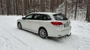 White Subaru Legacy 2012 in Vilnius, with an engine capacity of 2.46 L and mileage of 358 thousand km for 7000 €, photo 4 on AUTOMOTO.COM.LV