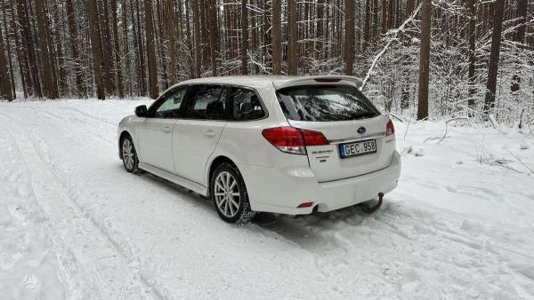White Subaru Legacy 2012 in Vilnius, with an engine capacity of 2.46 L and mileage of 358 thousand km for 7000 €, photo 5 on AUTOMOTO.COM.LV