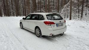 White Subaru Legacy 2012 in Vilnius, with an engine capacity of 2.46 L and mileage of 358 thousand km for 7000 €, photo 5 on AUTOMOTO.COM.LV