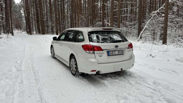 White Subaru Legacy 2012 in Vilnius, with an engine capacity of 2.46 L and mileage of 358 thousand km for 7000 €, photo 6 on AUTOMOTO.COM.LV