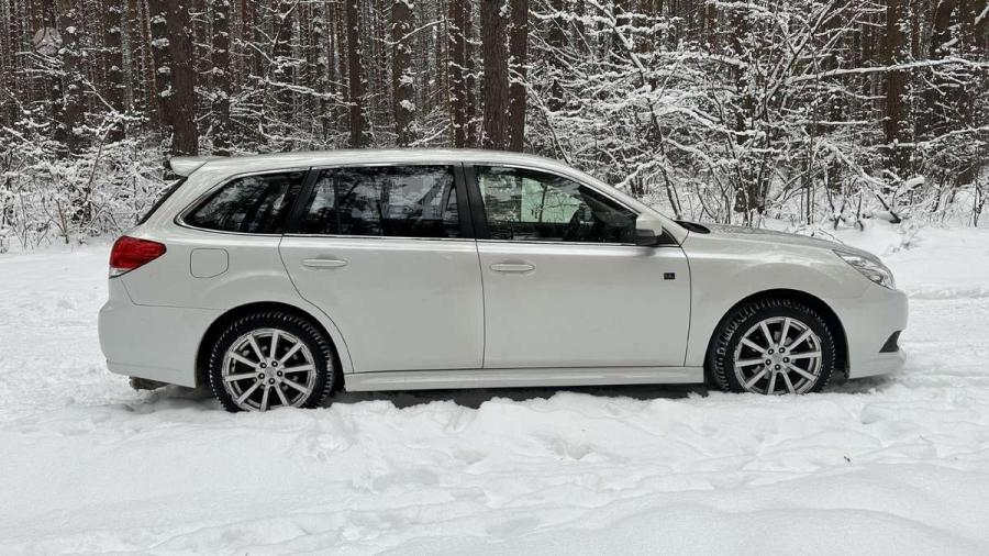 White Subaru Legacy 2012 in Vilnius, with an engine capacity of 2.46 L and mileage of 358 thousand km for 7000 €, photo 11 on AUTOMOTO.COM.LV