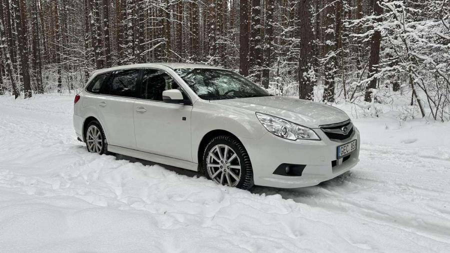 White Subaru Legacy 2012 in Vilnius, with an engine capacity of 2.46 L and mileage of 358 thousand km for 7000 €, photo 12 on AUTOMOTO.COM.LV