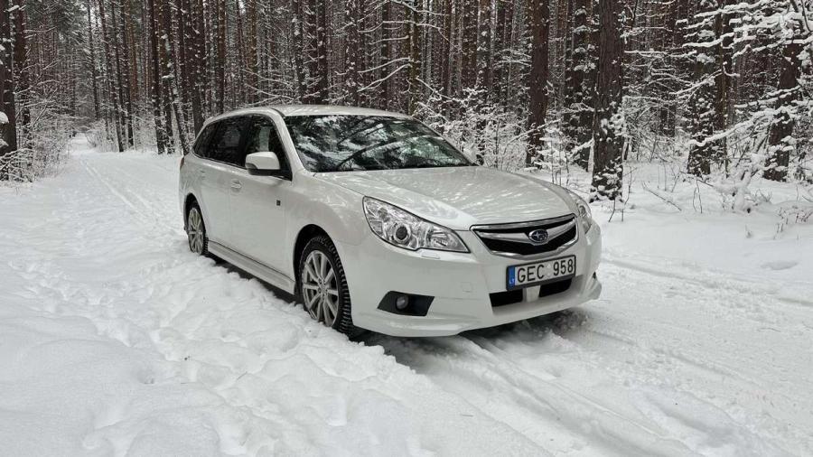 White Subaru Legacy 2012 in Vilnius, with an engine capacity of 2.46 L and mileage of 358 thousand km for 7000 €, photo 13 on AUTOMOTO.COM.LV