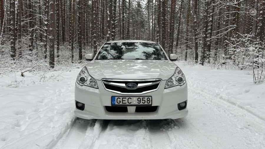 White Subaru Legacy 2012 in Vilnius, with an engine capacity of 2.46 L and mileage of 358 thousand km for 7000 €, photo 14 on AUTOMOTO.COM.LV