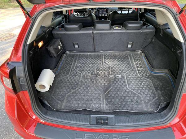 Red Subaru Levorg 2015 in Vilnius, with an engine capacity of 1.60 L and mileage of 180 thousand km for 9000 €, photo 10 on AUTOMOTO.COM.LV