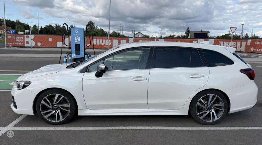 White Subaru Levorg 2016 in Vilnius, with an engine capacity of 1.60 L and mileage of 174 thousand km for 11000 €, photo 4 on AUTOMOTO.COM.LV