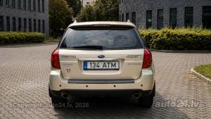Smilšu krāsa Subaru Outback 2004 Tallina, ar dzinēja tilpumu 2.50 L un nobraukumu 182 tūkst. km par 2999 €, foto 4 vietnē AUTOMOTO.COM.LV