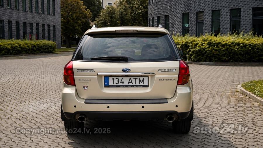 Smilšu krāsa Subaru Outback 2004 Tallina, ar dzinēja tilpumu 2.50 L un nobraukumu 182 tūkst. km par 2999 €, foto 4 vietnē AUTOMOTO.COM.LV