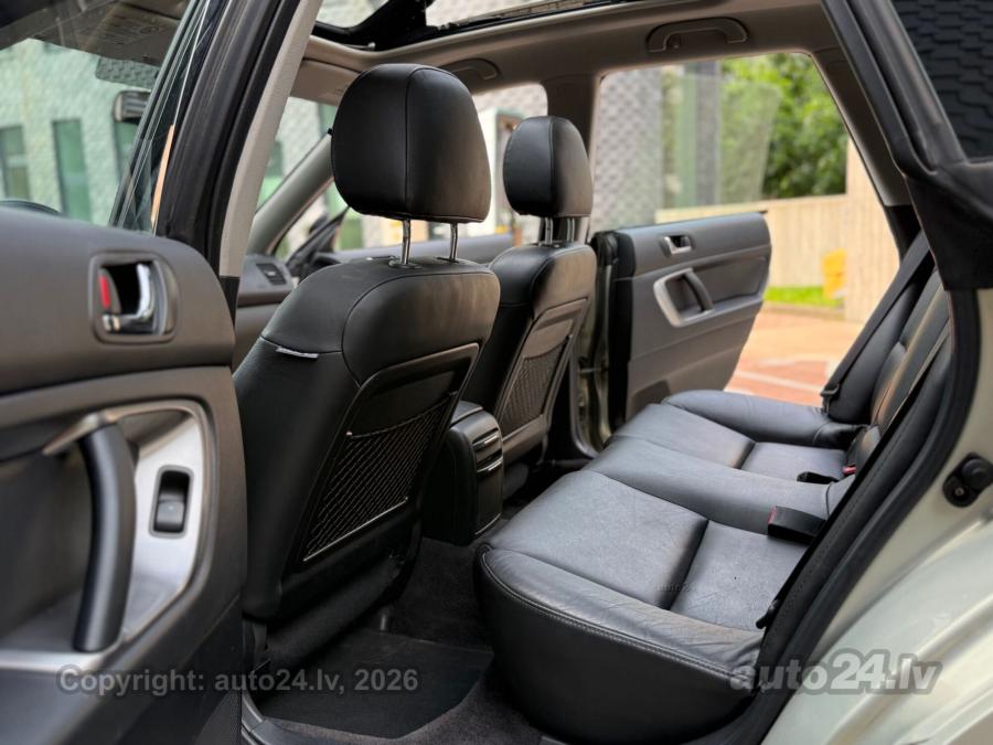 Smilšu krāsa Subaru Outback 2004 Tallina, ar dzinēja tilpumu 2.50 L un nobraukumu 182 tūkst. km par 2999 €, foto 11 vietnē AUTOMOTO.COM.LV