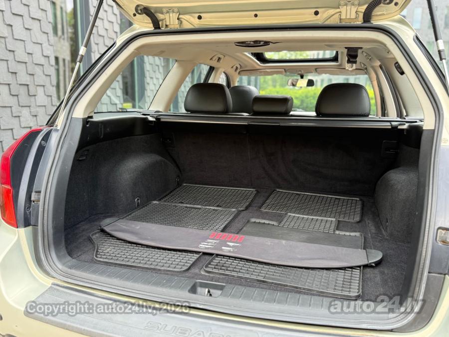 Smilšu krāsa Subaru Outback 2004 Tallina, ar dzinēja tilpumu 2.50 L un nobraukumu 182 tūkst. km par 2999 €, foto 25 vietnē AUTOMOTO.COM.LV