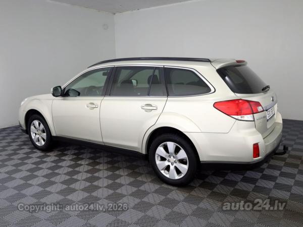 Beige Subaru Outback 2012 in Tallinn, with an engine capacity of 2.00 L and mileage of 358 thousand km for 1999 €, photo 4 on AUTOMOTO.COM.LV