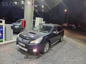 Melns Subaru Outback 2010 Kuldīga, ar dzinēja tilpumu 2.50 L un nobraukumu 343 tūkst. km par 4900 €, foto  vietnē AUTOMOTO.COM.LV