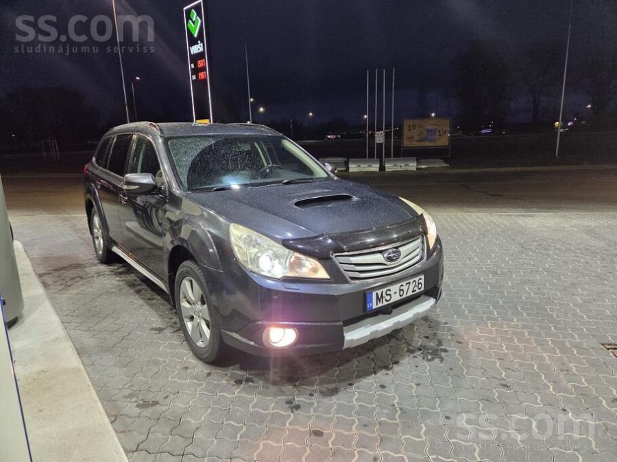 Black Subaru Outback 2010 in Kuldiga, with an engine capacity of 2.50 L and mileage of 343 thousand km for 4900 €, photo 2 on AUTOMOTO.COM.LV