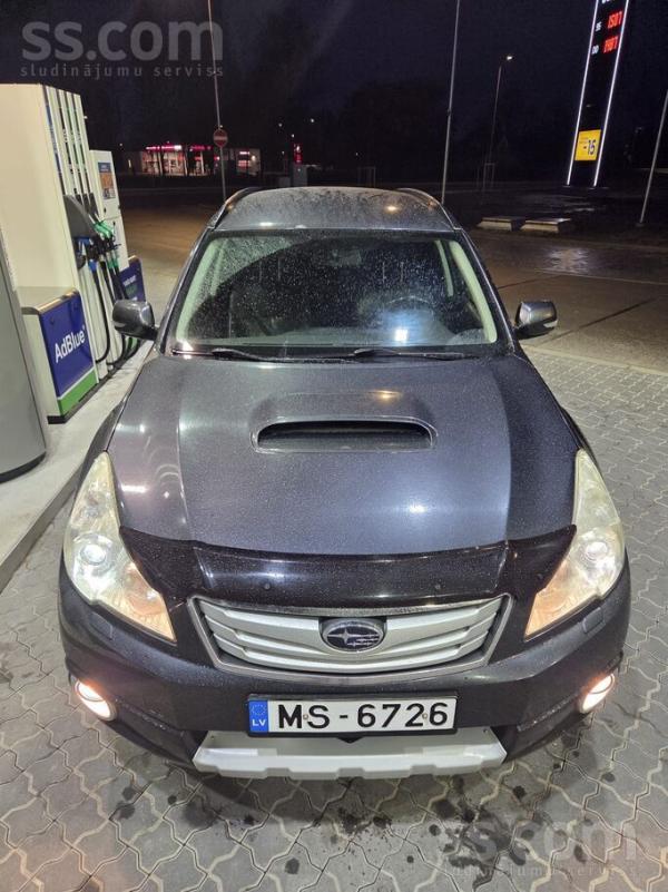 Black Subaru Outback 2010 in Kuldiga, with an engine capacity of 2.50 L and mileage of 343 thousand km for 4900 €, photo 3 on AUTOMOTO.COM.LV