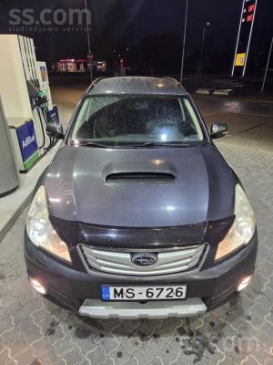 Black Subaru Outback 2010 in Kuldiga, with an engine capacity of 2.50 L and mileage of 343 thousand km for 4900 €, photo 3 on AUTOMOTO.COM.LV