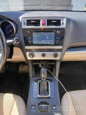 Black Subaru Outback 2015 in Ogre, with an engine capacity of 2.00 L and mileage of 353 thousand km for 7400 €, photo 8 on AUTOMOTO.COM.LV