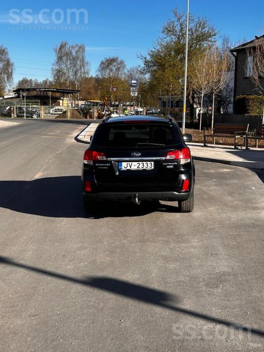 Black Subaru Outback 2015 in Riga, with an engine capacity of 2.00 L and mileage of 269 thousand km for 4900 €, photo 5 on AUTOMOTO.COM.LV