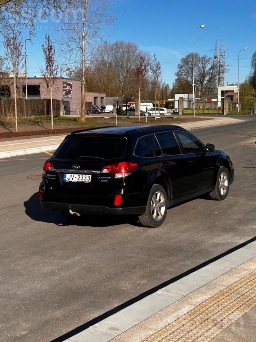 Black Subaru Outback 2015 in Riga, with an engine capacity of 2.00 L and mileage of 269 thousand km for 4900 €, photo 7 on AUTOMOTO.COM.LV