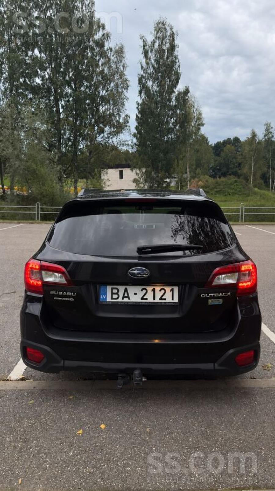 Black Subaru Outback 2018 in Riga, with an engine capacity of 2.00 L and mileage of 160 thousand km for 15500 €, photo 5 on AUTOMOTO.COM.LV