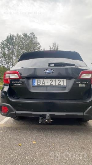 Black Subaru Outback 2018 in Riga, with an engine capacity of 2.00 L and mileage of 160 thousand km for 15500 €, photo 6 on AUTOMOTO.COM.LV