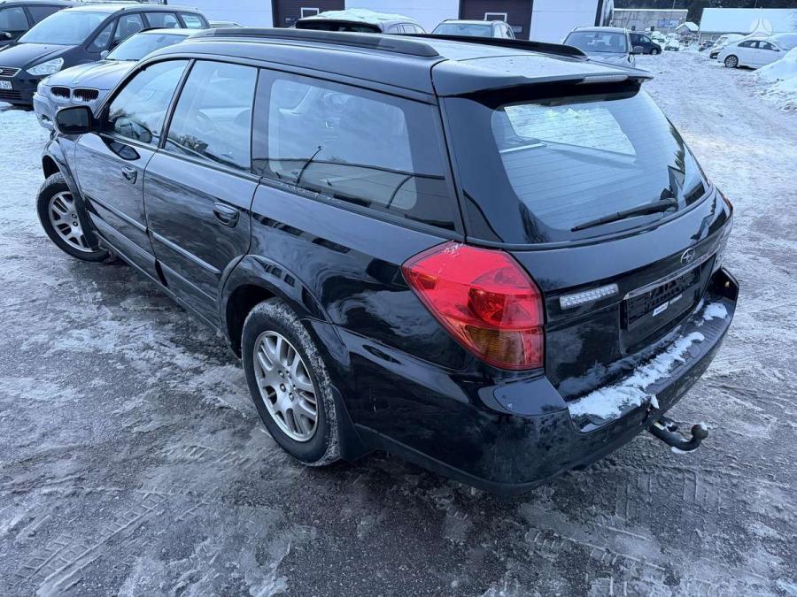 Black Subaru Outback 2005 in Utena, with an engine capacity of 2.46 L and mileage of 245 thousand km for 3950 €, photo 3 on AUTOMOTO.COM.LV