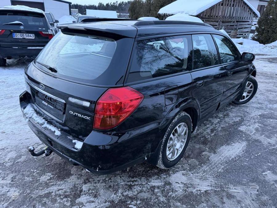 Black Subaru Outback 2005 in Utena, with an engine capacity of 2.46 L and mileage of 245 thousand km for 3950 €, photo 4 on AUTOMOTO.COM.LV