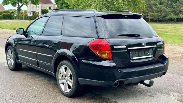 Black Subaru Outback 2005 in Silute, with an engine capacity of 3.00 L and mileage of 284 thousand km for 3150 €, photo 4 on AUTOMOTO.COM.LV