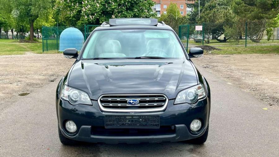 Black Subaru Outback 2005 in Silute, with an engine capacity of 3.00 L and mileage of 284 thousand km for 3150 €, photo 4 on AUTOMOTO.COM.LV