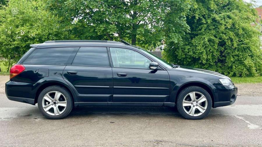 Black Subaru Outback 2005 in Silute, with an engine capacity of 3.00 L and mileage of 284 thousand km for 3150 €, photo 9 on AUTOMOTO.COM.LV