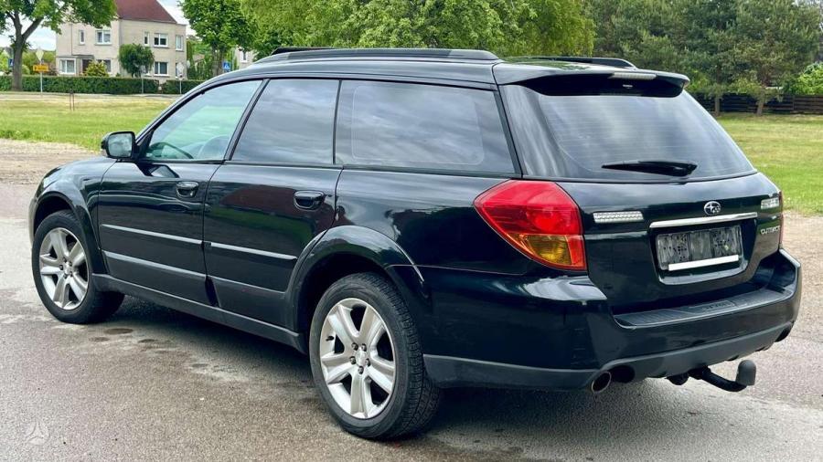 Black Subaru Outback 2005 in Silute, with an engine capacity of 3.00 L and mileage of 284 thousand km for 3199 €, photo 5 on AUTOMOTO.COM.LV