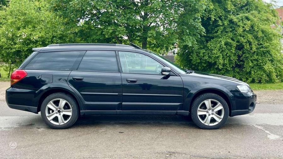 Black Subaru Outback 2005 in Silute, with an engine capacity of 3.00 L and mileage of 284 thousand km for 3199 €, photo 8 on AUTOMOTO.COM.LV