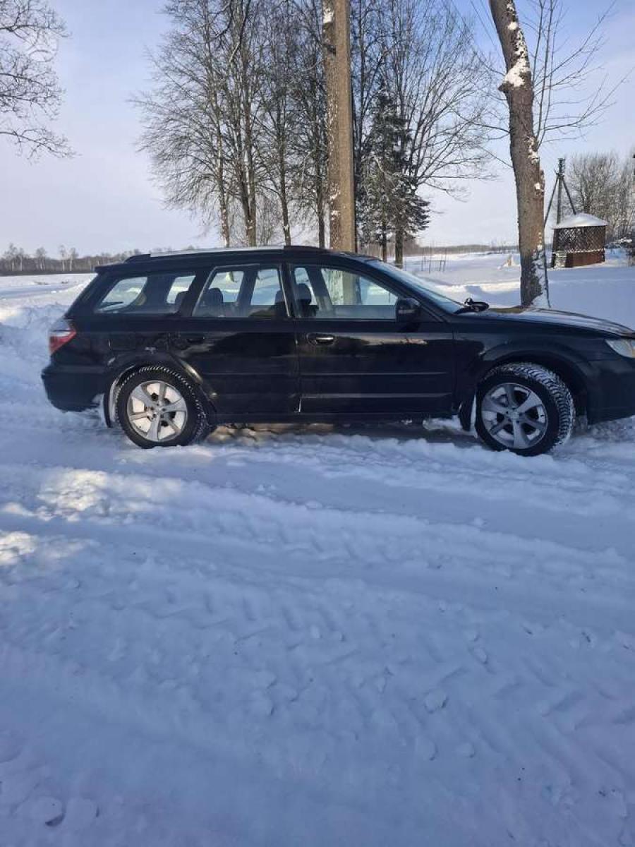 Black Subaru Outback 2006 in Utena, with an engine capacity of 2.50 L and mileage of 400 thousand km for 2100 €, photo 3 on AUTOMOTO.COM.LV
