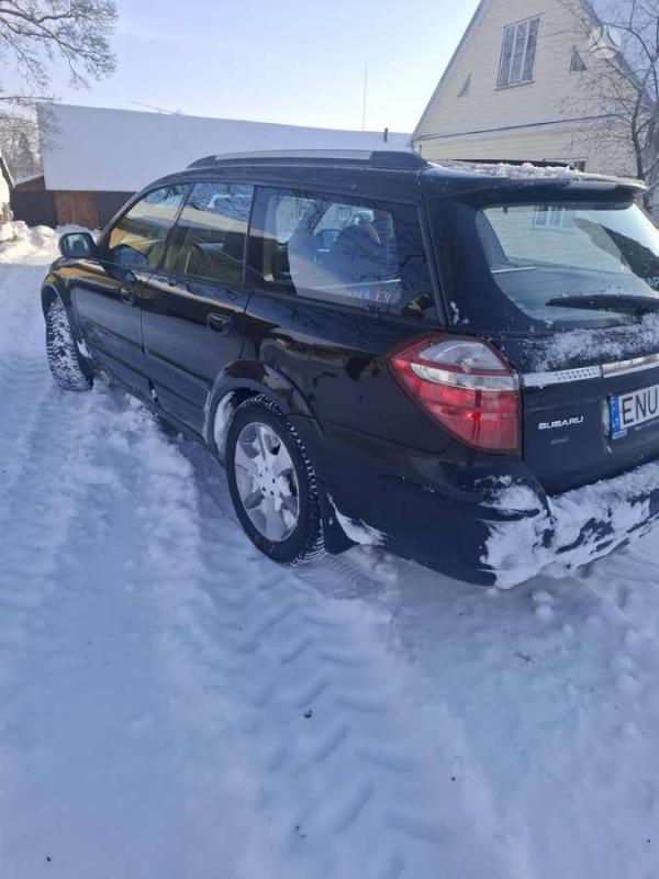 Black Subaru Outback 2006 in Utena, with an engine capacity of 2.50 L and mileage of 400 thousand km for 2100 €, photo 4 on AUTOMOTO.COM.LV
