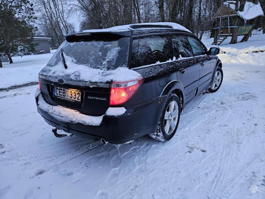 Black Subaru Outback 2006 in Vilnius, with an engine capacity of 2.46 L and mileage of 253 thousand km for 2600 €, photo 3 on AUTOMOTO.COM.LV