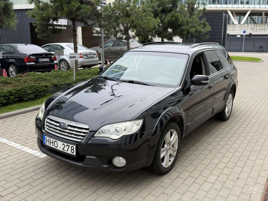 Black Subaru Outback 2006 in Vilnius, with an engine capacity of 2.46 L and mileage of 314 thousand km for 2750 €, photo 1 on AUTOMOTO.COM.LV