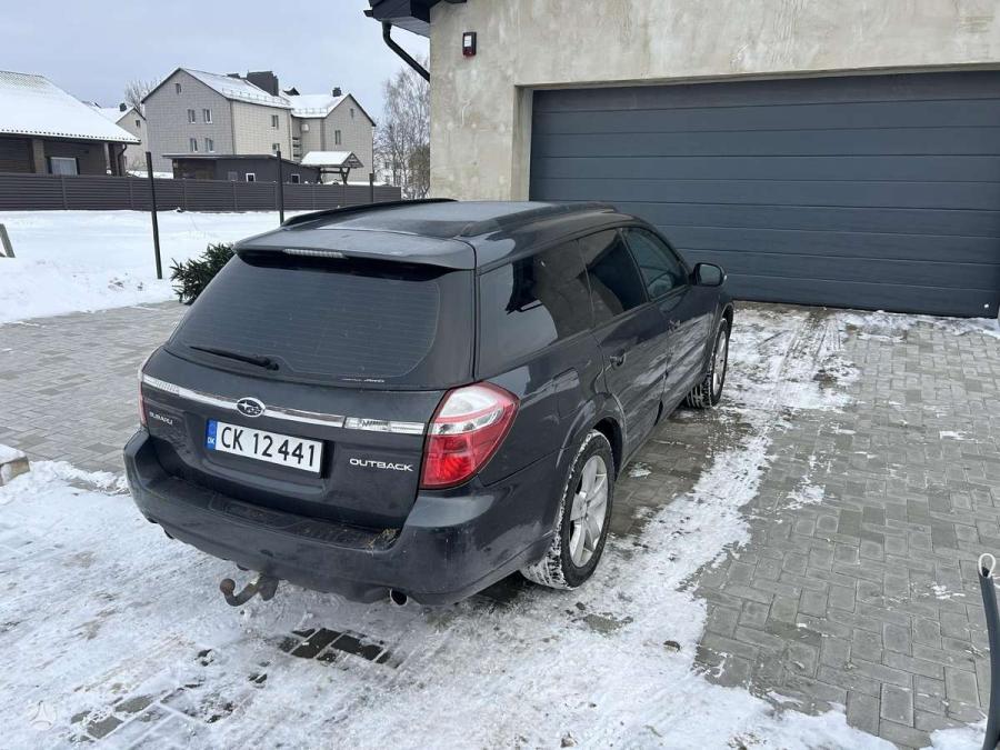Black Subaru Outback 2007 in Taurage, with an engine capacity of 2.46 L and mileage of 270 thousand km for 2850 €, photo 2 on AUTOMOTO.COM.LV