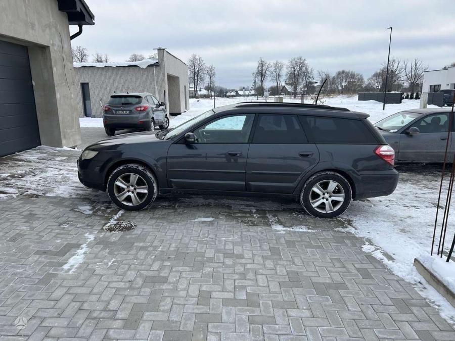 Black Subaru Outback 2007 in Taurage, with an engine capacity of 2.46 L and mileage of 270 thousand km for 2850 €, photo 4 on AUTOMOTO.COM.LV