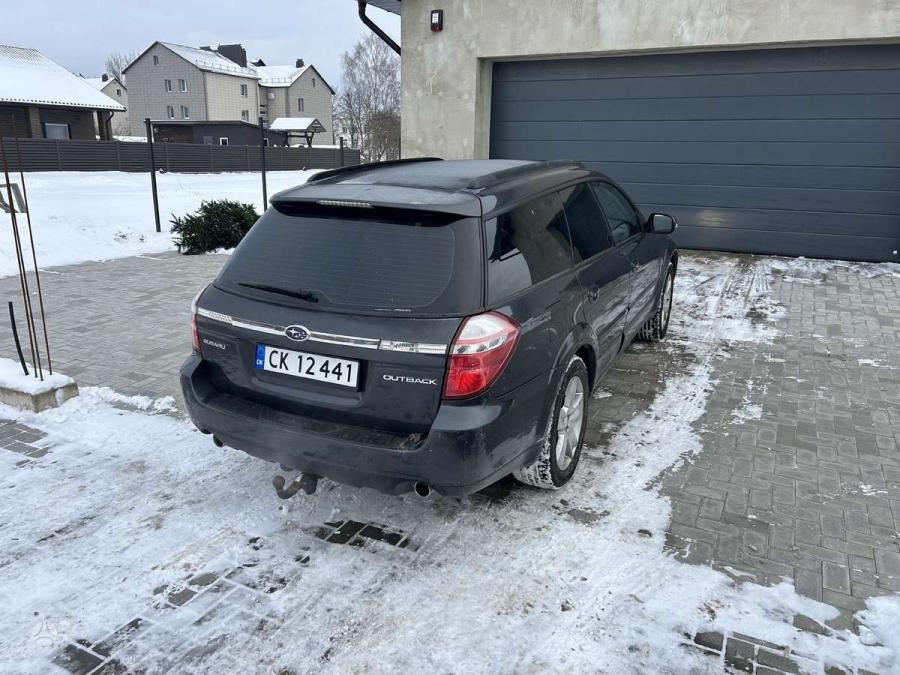 Black Subaru Outback 2007 in Taurage, with an engine capacity of 2.46 L and mileage of 270 thousand km for 2850 €, photo 6 on AUTOMOTO.COM.LV