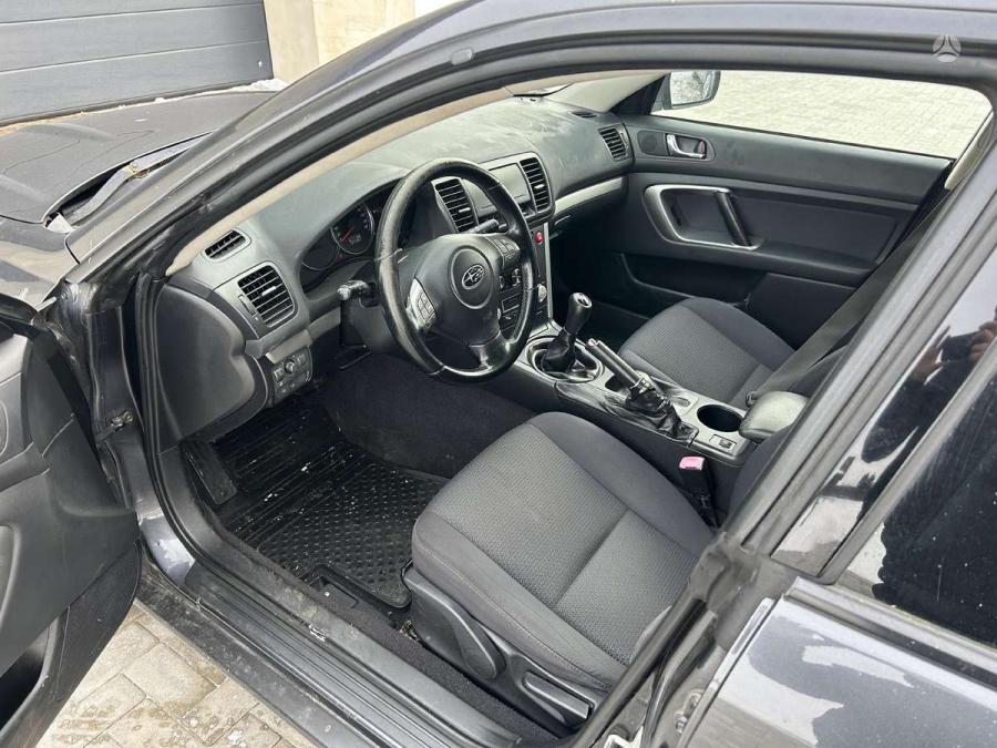 Black Subaru Outback 2007 in Taurage, with an engine capacity of 2.46 L and mileage of 270 thousand km for 2850 €, photo 11 on AUTOMOTO.COM.LV
