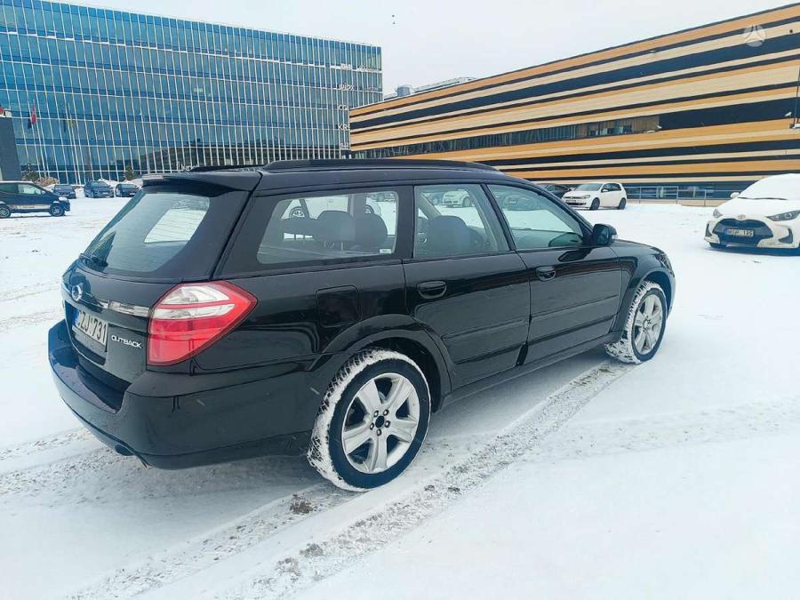 Black Subaru Outback 2007 in Moletai, with an engine capacity of 2.46 L and mileage of 1 thousand km for 3000 €, photo 3 on AUTOMOTO.COM.LV