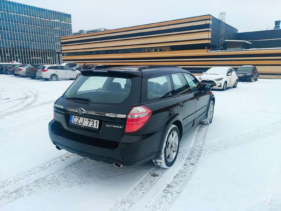 Black Subaru Outback 2007 in Moletai, with an engine capacity of 2.46 L and mileage of 1 thousand km for 3000 €, photo 4 on AUTOMOTO.COM.LV