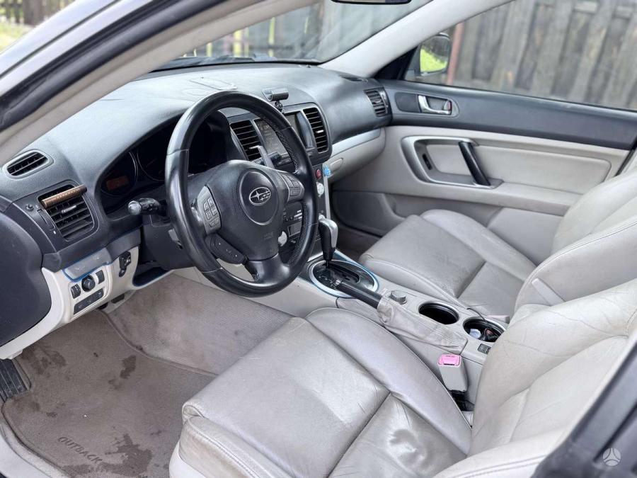 Black Subaru Outback 2007 in Vilnius, with an engine capacity of 3.00 L and mileage of 350 thousand km for 1800 €, photo 7 on AUTOMOTO.COM.LV
