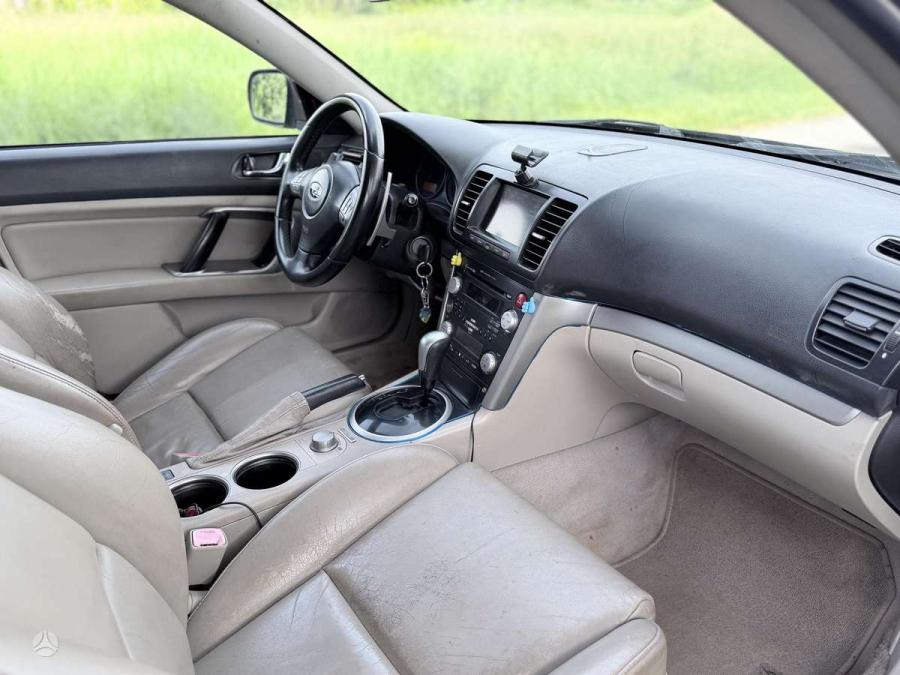 Black Subaru Outback 2007 in Vilnius, with an engine capacity of 3.00 L and mileage of 350 thousand km for 1800 €, photo 8 on AUTOMOTO.COM.LV