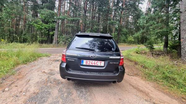 Черный Субару Аутбек 2007 в Вильнюс, объемом двигателя 2.46 л и пробегом 185 тыс. км за 4500 €, фото 4 на AUTOMOTO.COM.LV
