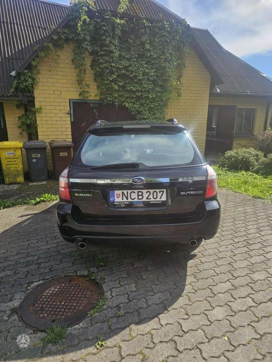 Black Subaru Outback 2008 in Utena, with an engine capacity of 2.46 L and mileage of 212 thousand km for 2750 €, photo 3 on AUTOMOTO.COM.LV