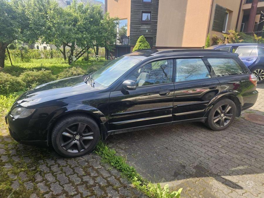 Black Subaru Outback 2008 in Utena, with an engine capacity of 2.46 L and mileage of 212 thousand km for 2750 €, photo 6 on AUTOMOTO.COM.LV