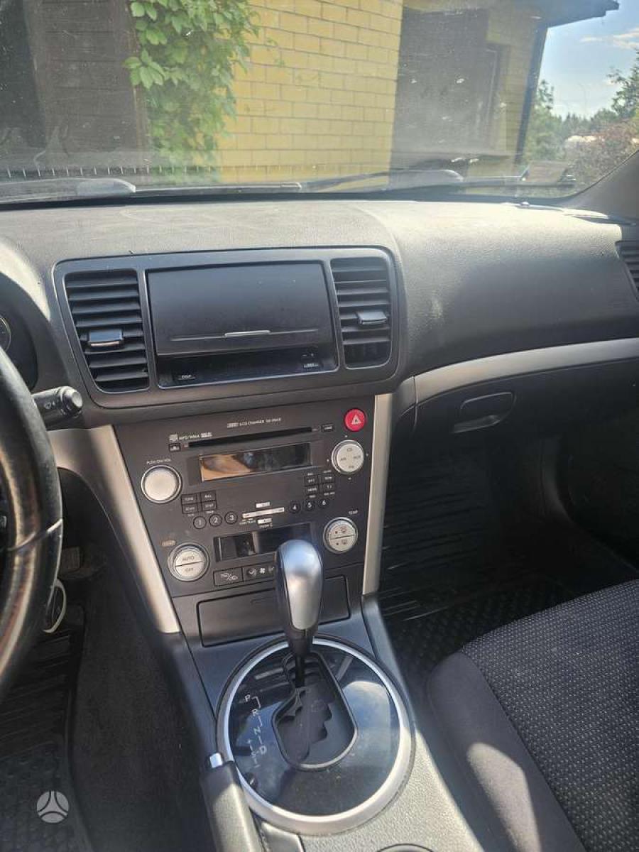 Black Subaru Outback 2008 in Utena, with an engine capacity of 2.46 L and mileage of 212 thousand km for 2750 €, photo 11 on AUTOMOTO.COM.LV