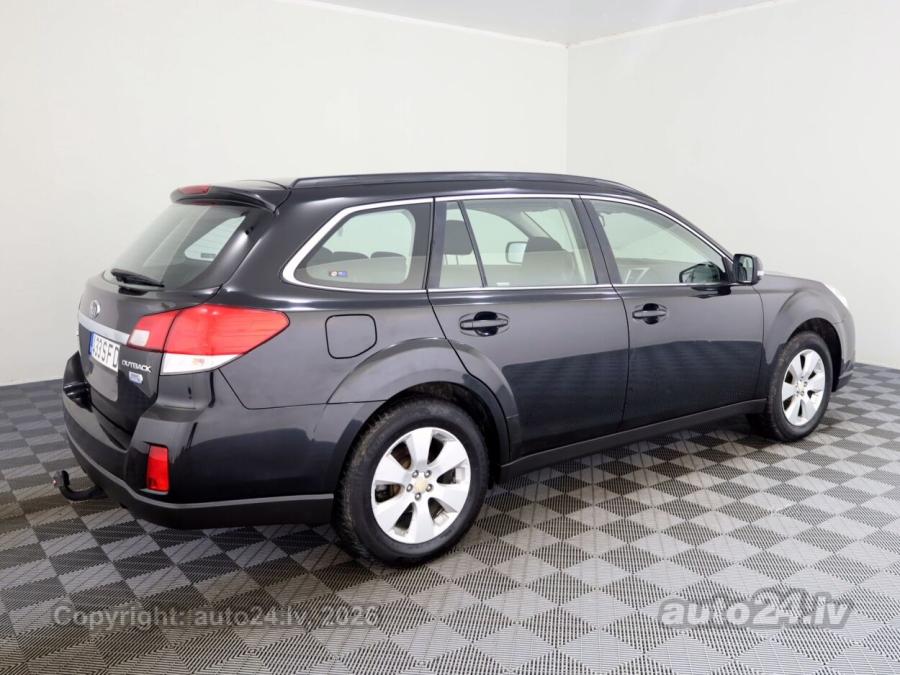 Black Subaru Outback 2010 in Tallinn, with an engine capacity of 2.00 L and mileage of 299 thousand km for 2299 €, photo 3 on AUTOMOTO.COM.LV