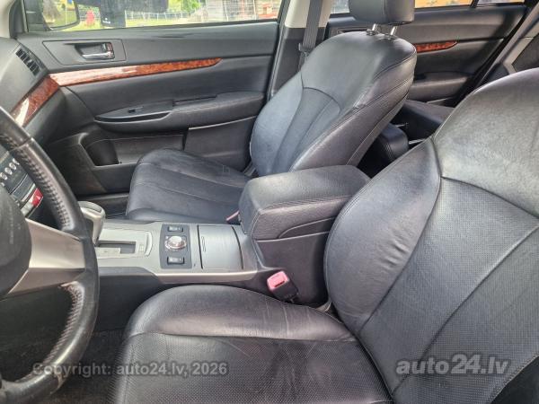 Black Subaru Outback 2010 in Tallinn, with an engine capacity of 3.60 L and mileage of 302 thousand km for 5100 €, photo 6 on AUTOMOTO.COM.LV