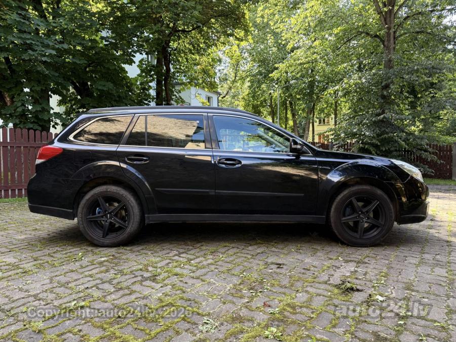 Black Subaru Outback 2010 in Tallinn, with an engine capacity of 2.50 L and mileage of 229 thousand km for 4999 €, photo 5 on AUTOMOTO.COM.LV